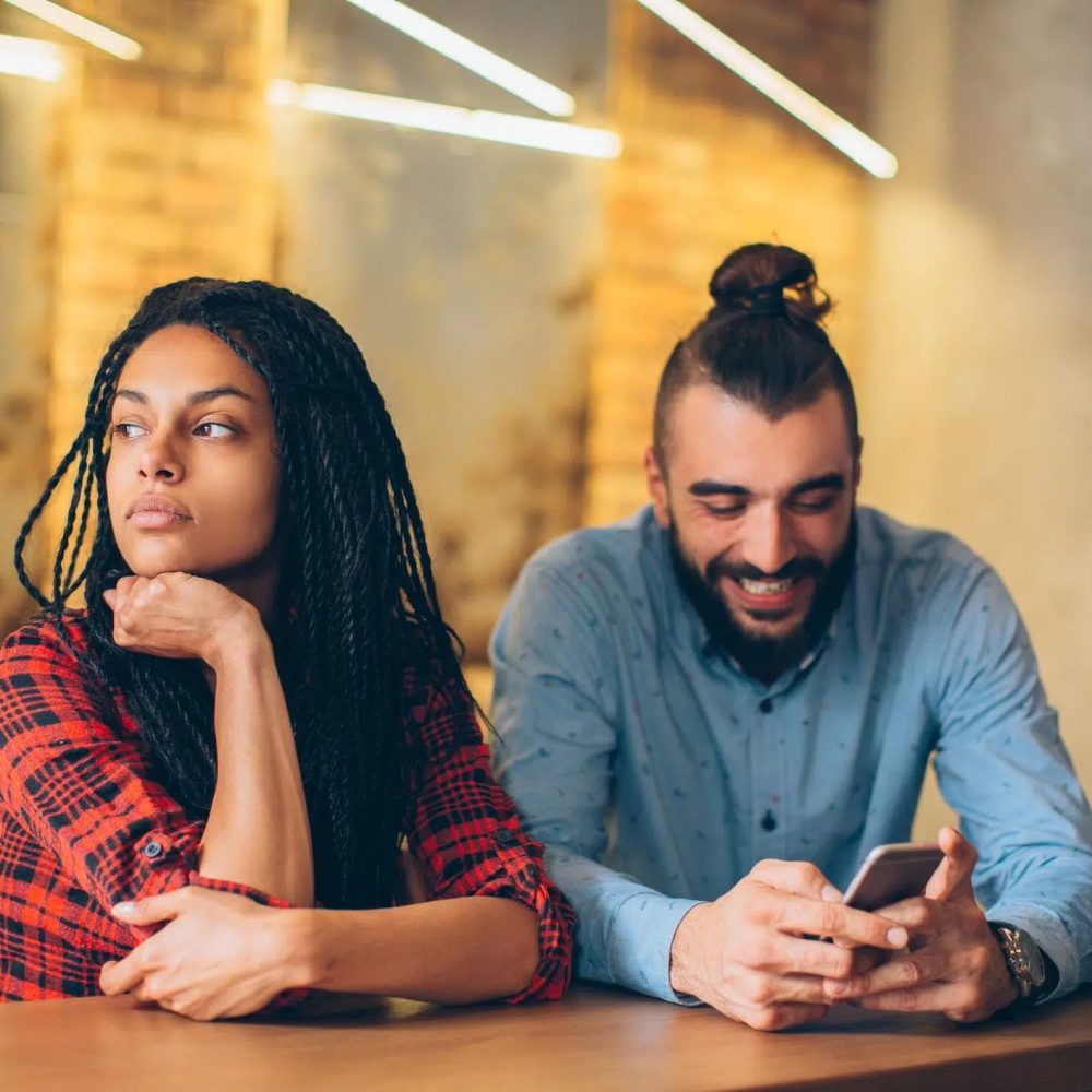 13 Signs Of A Cheating Husband